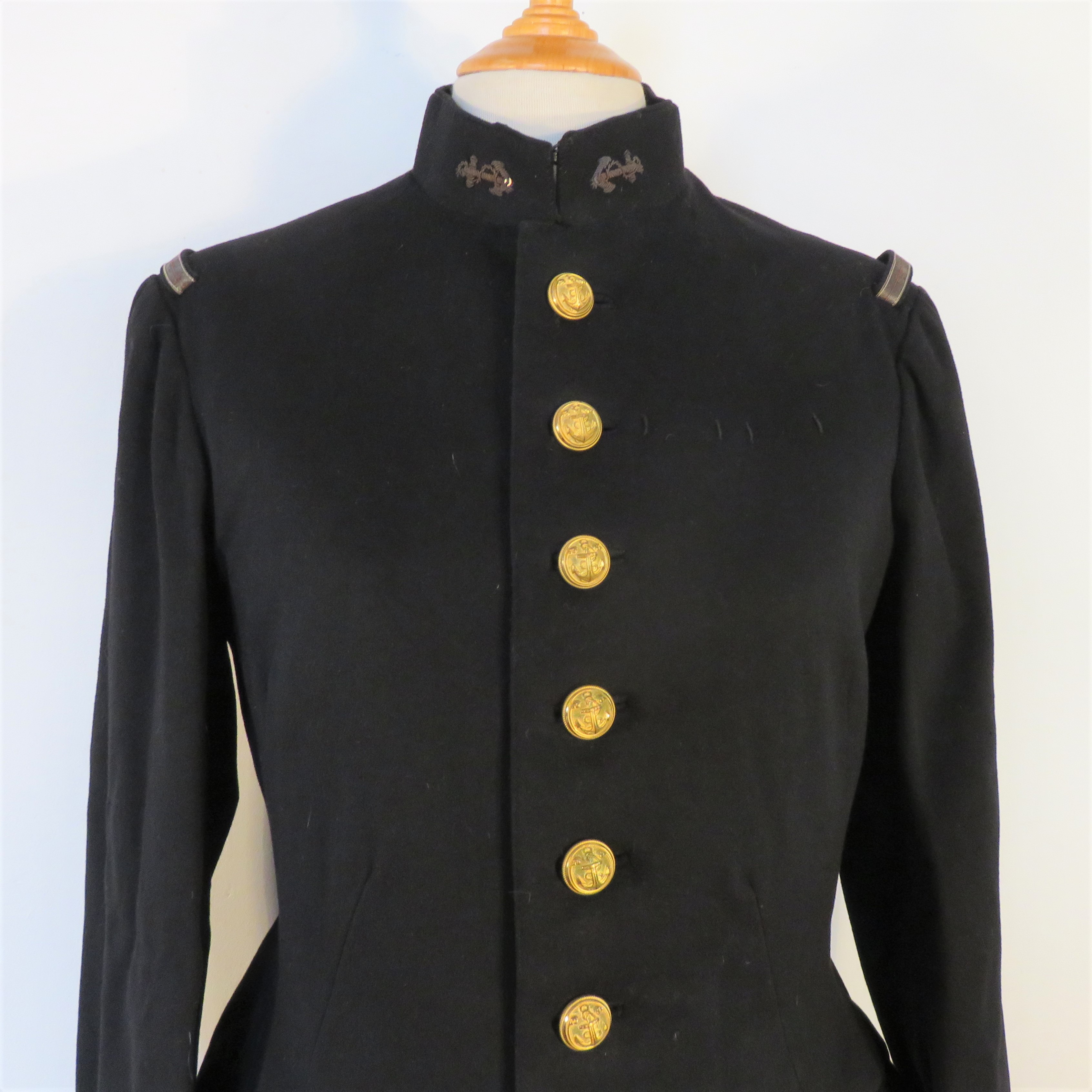 VESTE OU VAREUSE D'ADJUDANT OU ADJUDANT-CHEF DE L'INFANTERIE COLONIALE ...
