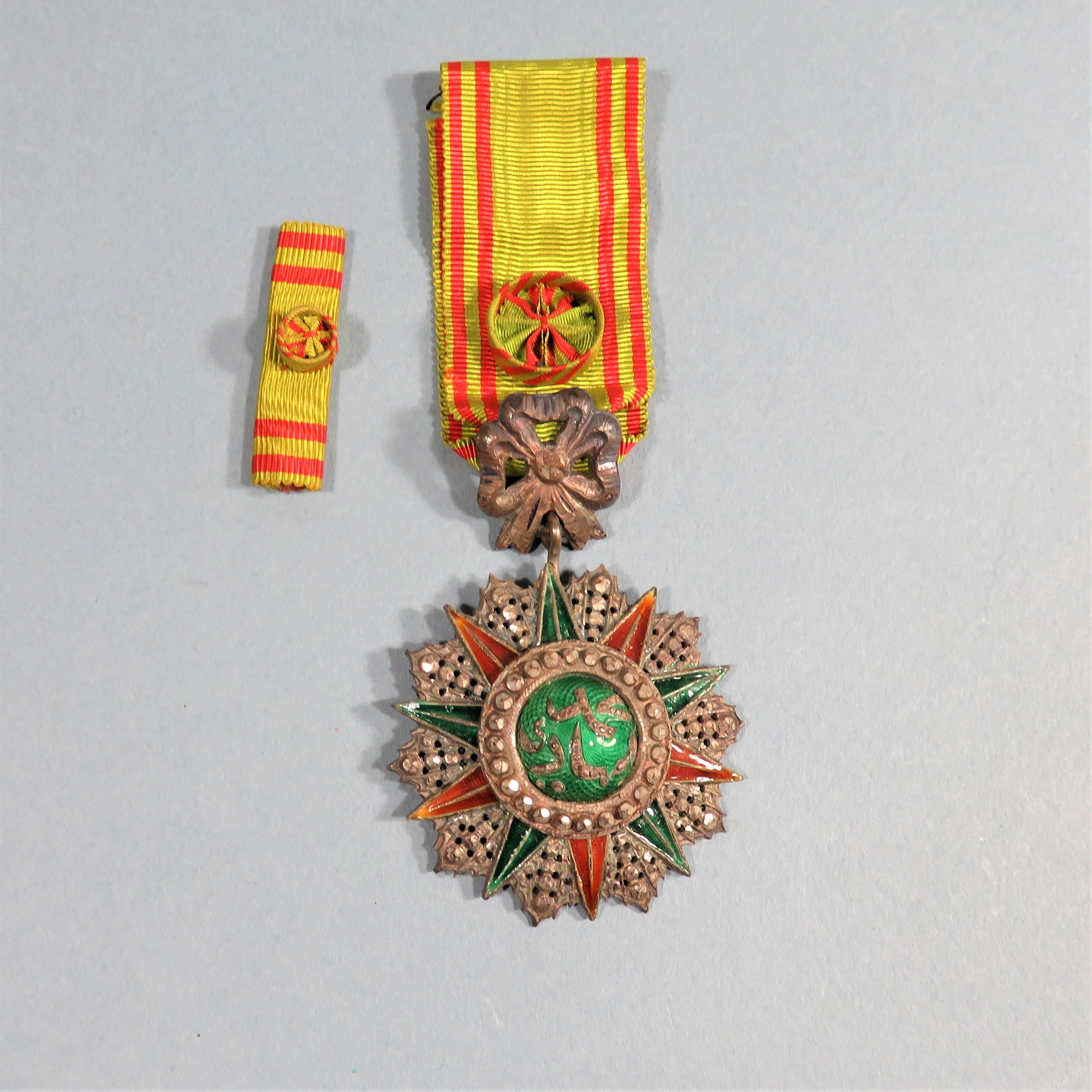 TUNISIE MEDAILLE D'OFFICIER DE L'ORDRE DU NICHAN IFTIKHAR MUHAMMAD EL ...