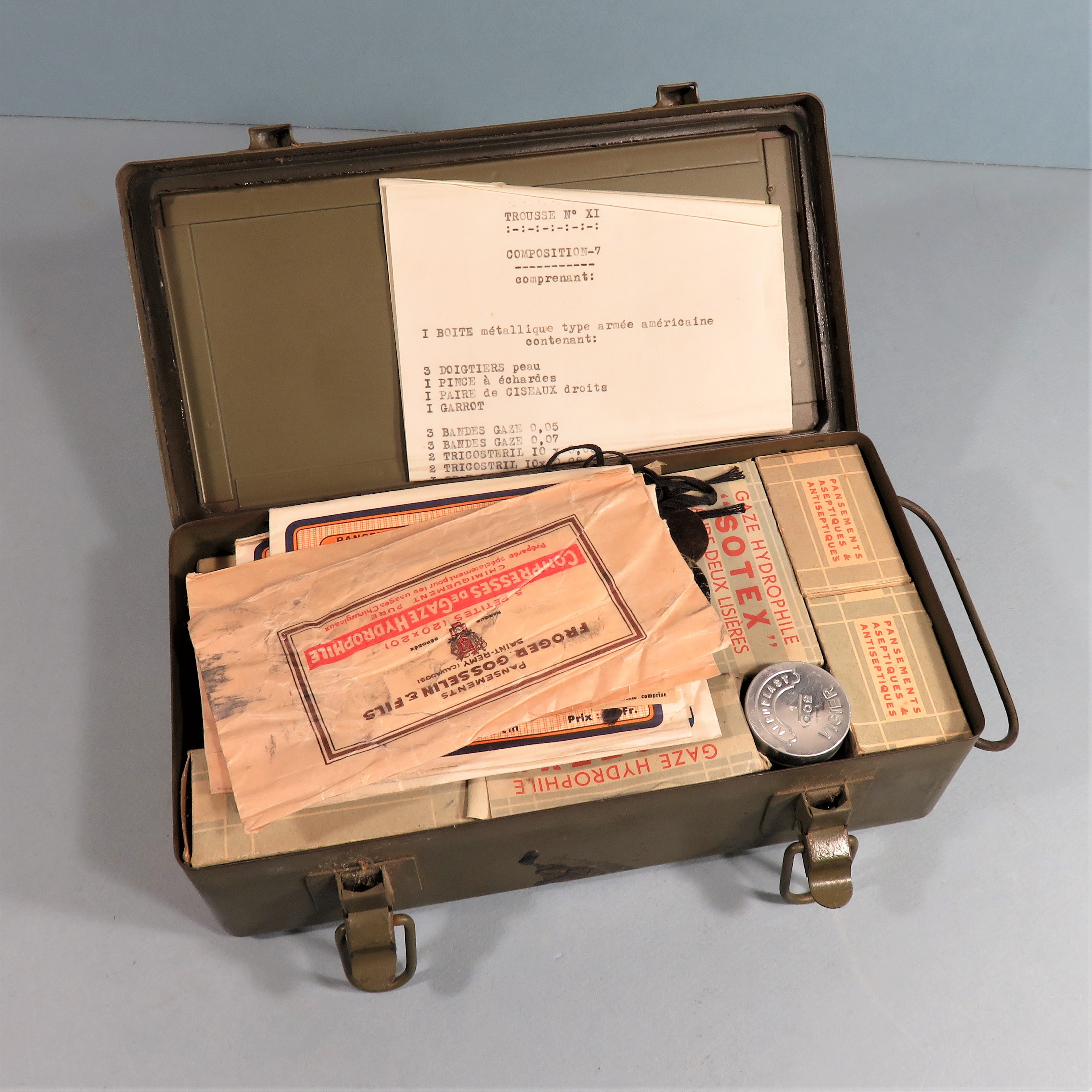 CAISSE DE JEEP FIRST AID KIT BOITE PREMIERS SECOURS FRANCAISE N° XI ...