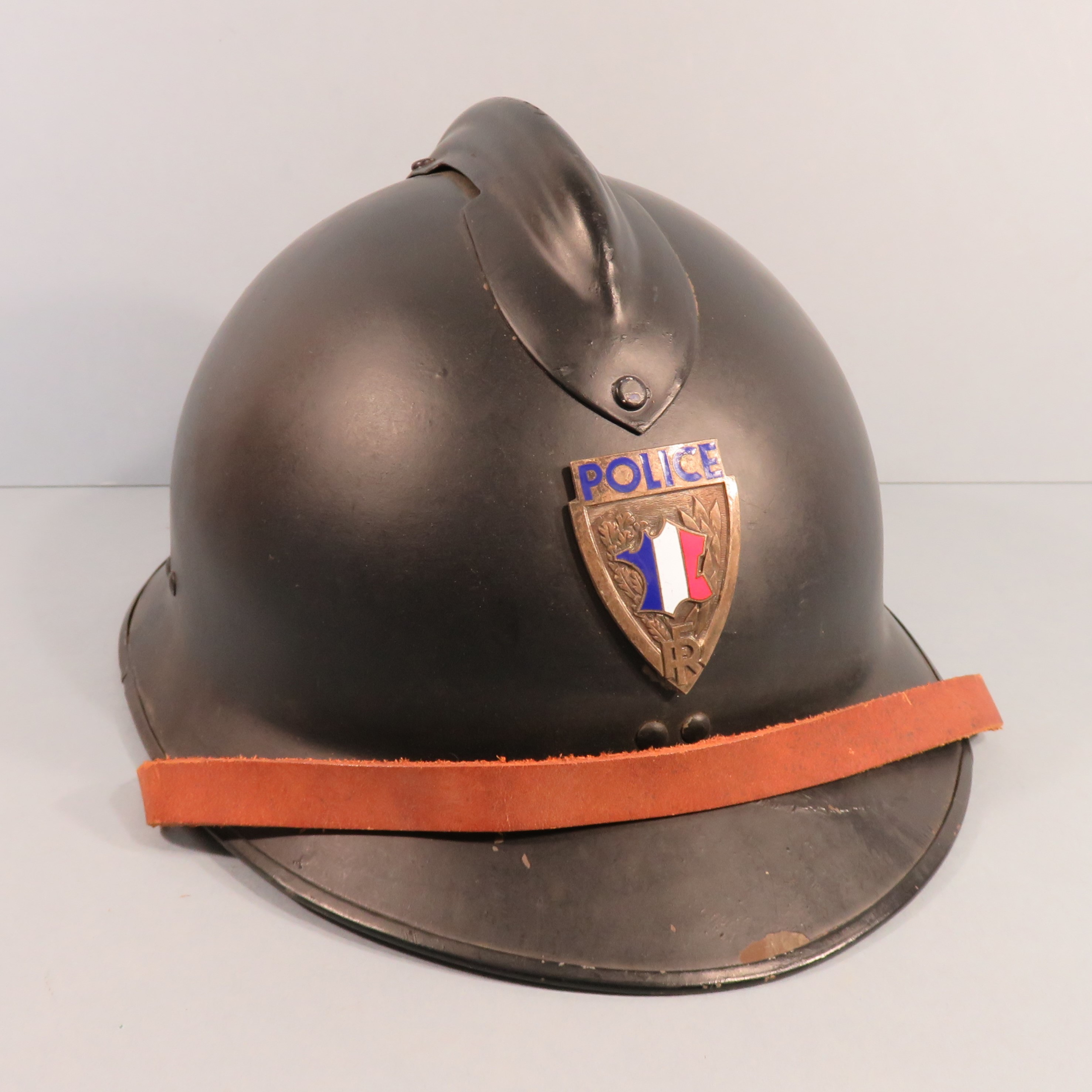 CASQUE MODELE 1926 AVEC INSIGNE DE POLICE ET PEINTURE BLEU NUIT DES ...