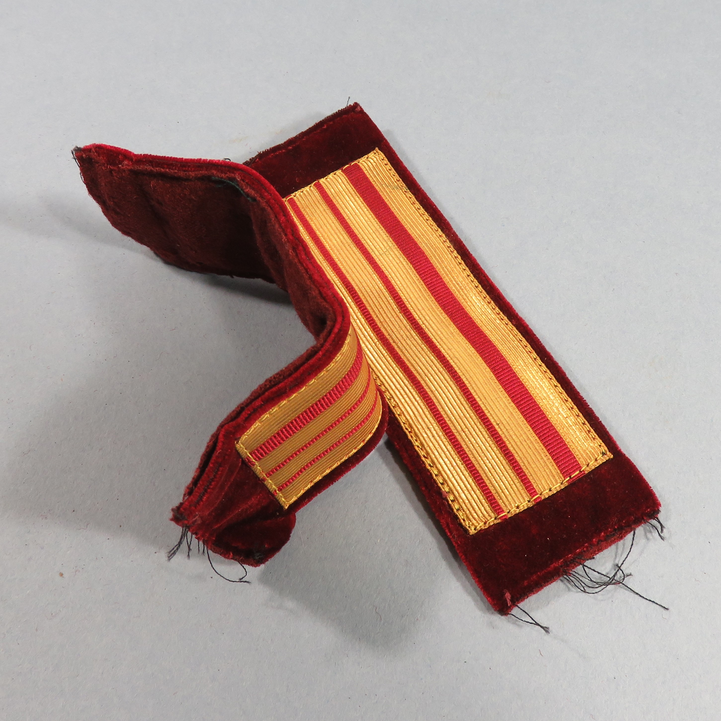 PAIRE DE GRADES D'EPAULETTES D'OFFICIER DU SERVICE DE SANTE MEDECIN ...