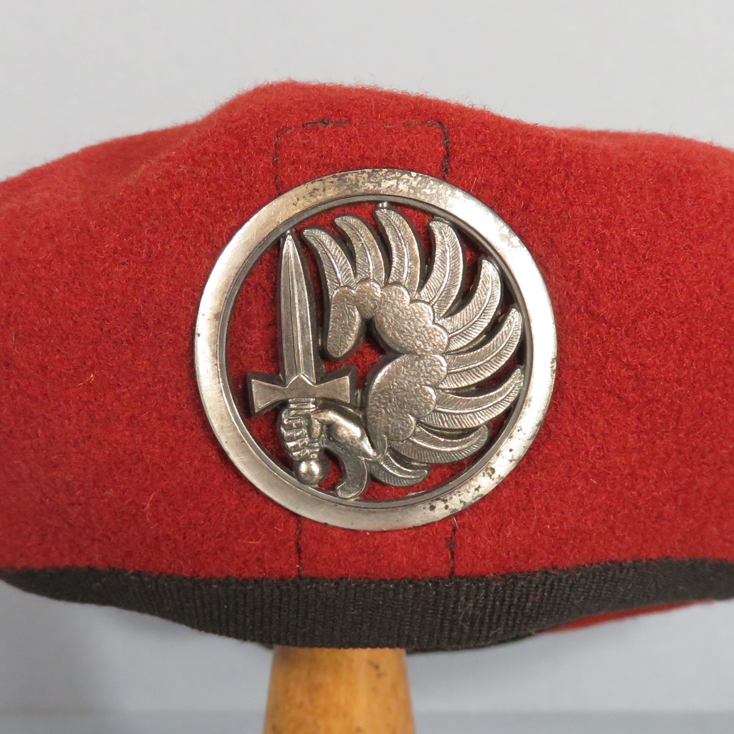 BERET ROUGE PARACHUTISTES TAILLE 54 FABRICATION ANNEES 1980 MODELE F1 ...