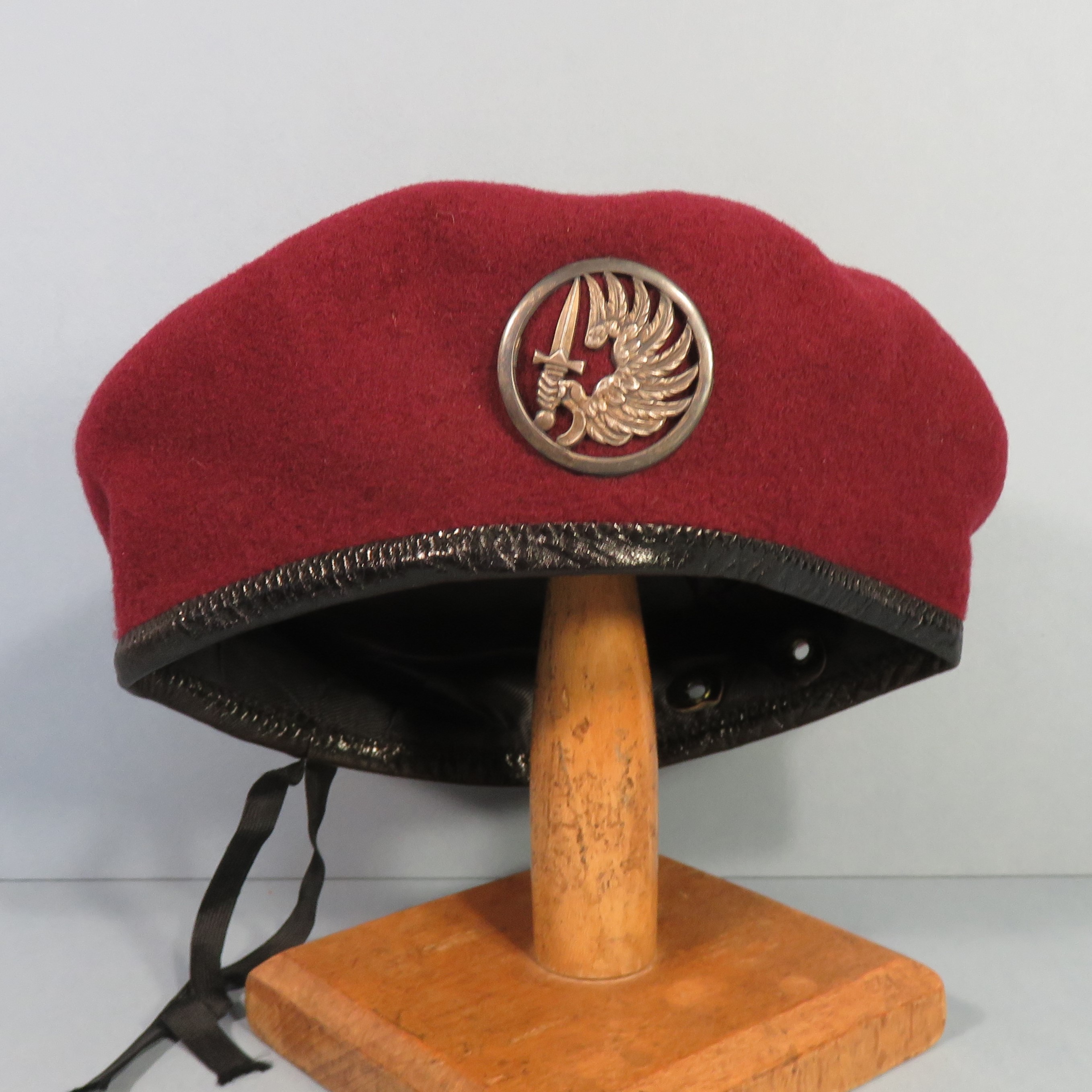 BERET ROUGE ANNEES 1950 COULEUR LIE DE VIN PARACHUTISTES COLONIAUX TAP ...