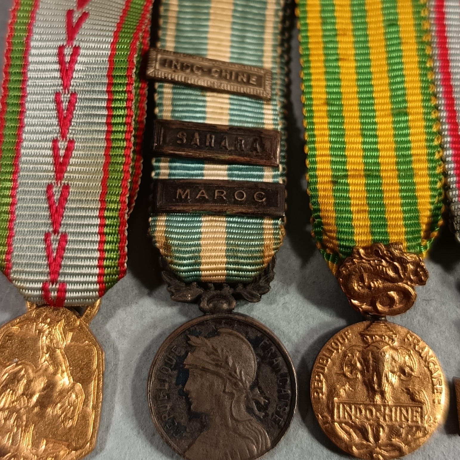 FRANCE BARRETTE DE 9 REDUCTIONS DES MEDAILLES MILITAIRES D'UN ANCIEN DE ...